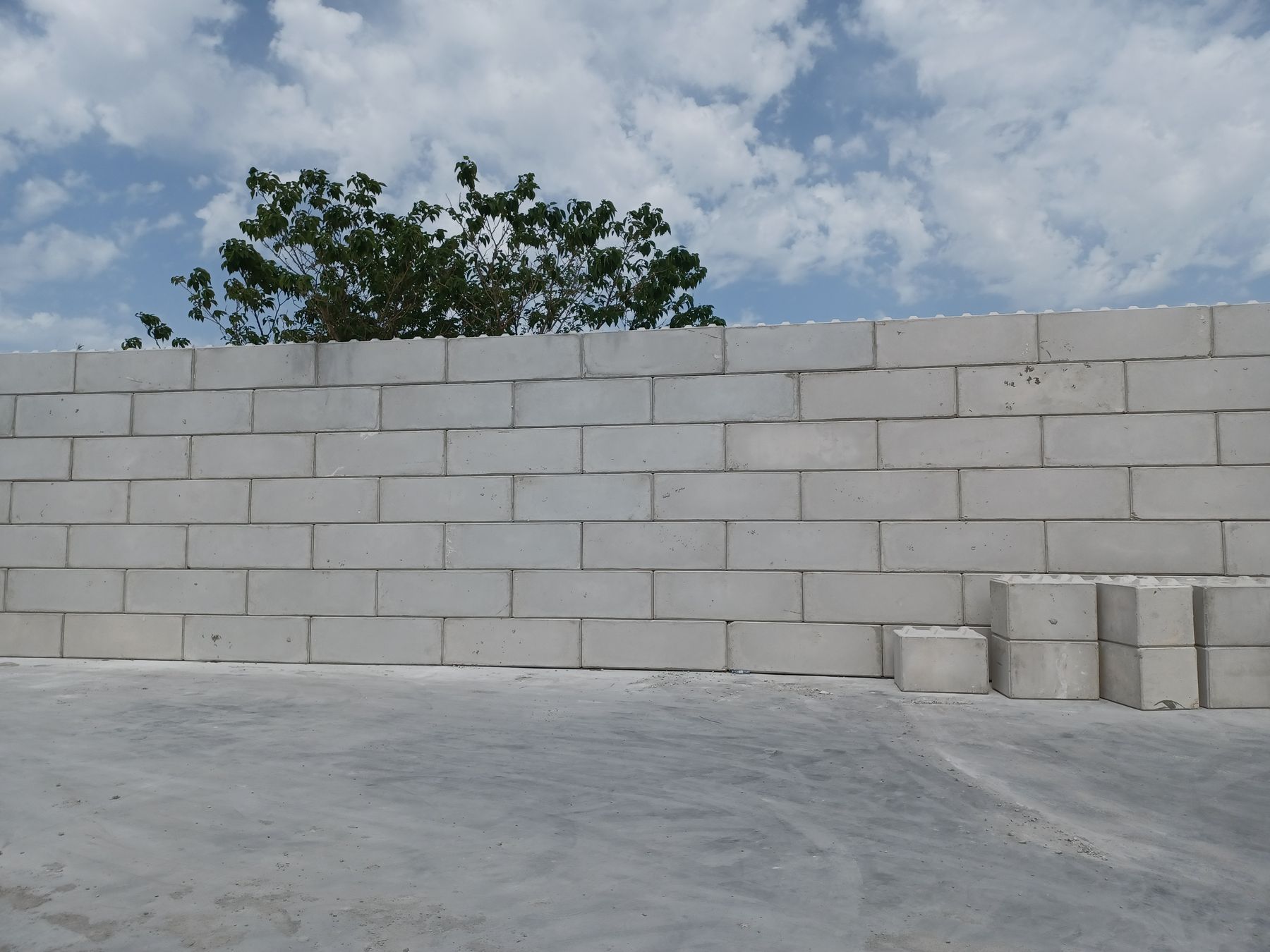 Les blocs de béton creux : une solution polyvalente pour les murs et ...